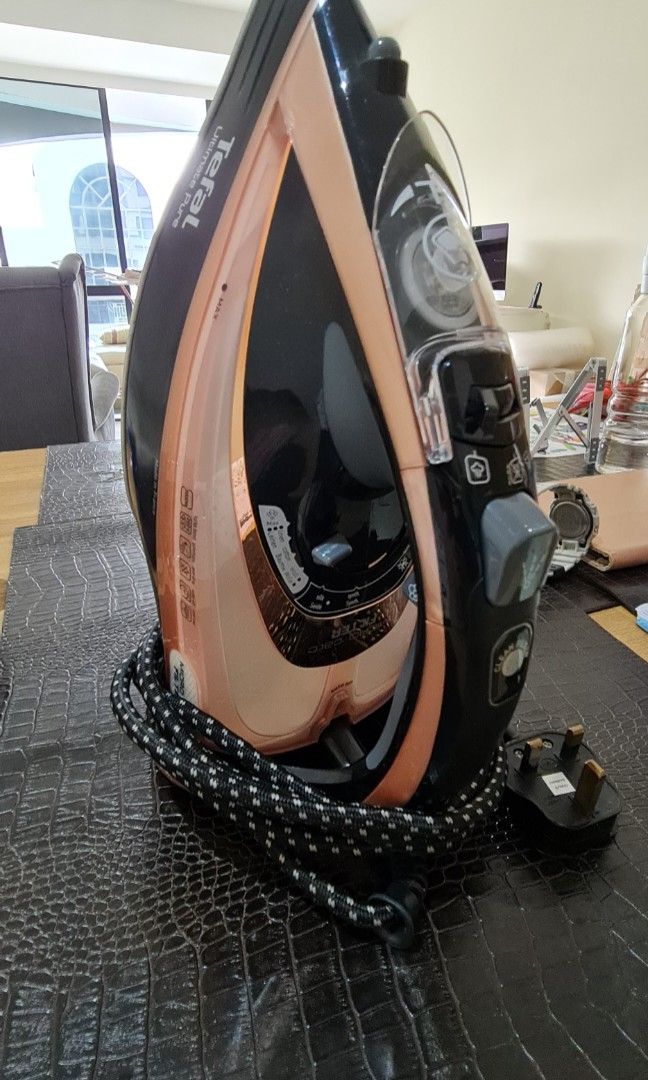 Steam Iron Tefal Ultimate Pure , 240 G/min Steam Boost, 55 G/min Continuous Steam, 350 Ml Water ...