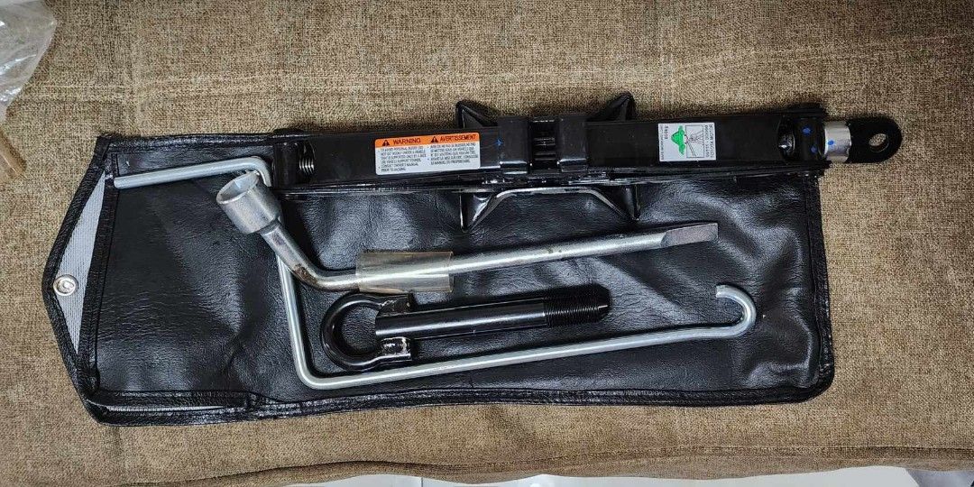 TOYOTA VIOS 2023 DEEP DISH MATTINGS AND TRUNK TRAY WITH TOOLS, Car ...