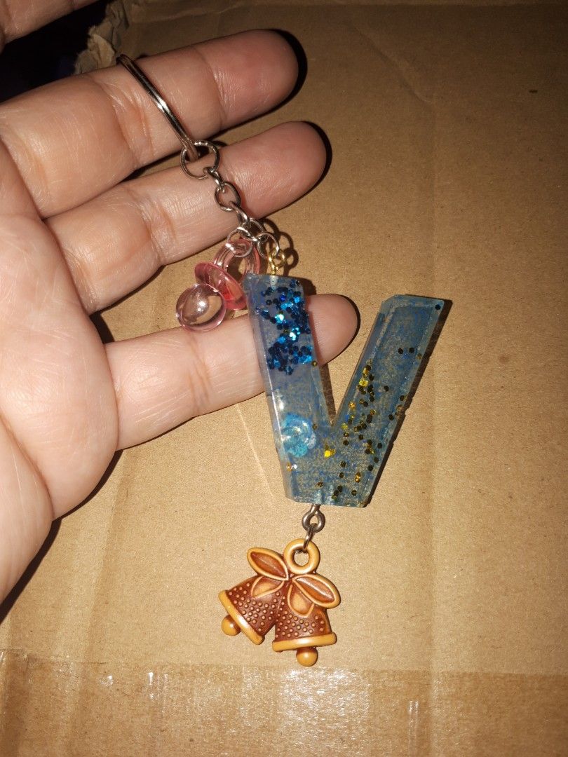 V resin keychaain, Hobbies & Toys, Stationary & Craft, Other Stationery ...