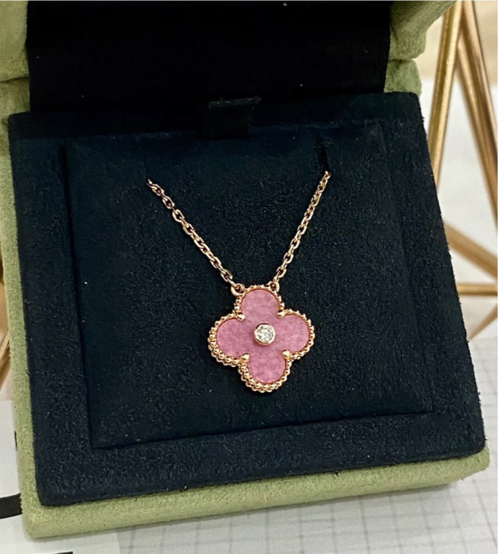 Van Cleef Arpel holiday pendent 2021, Women's Fashion, Jewelry ...