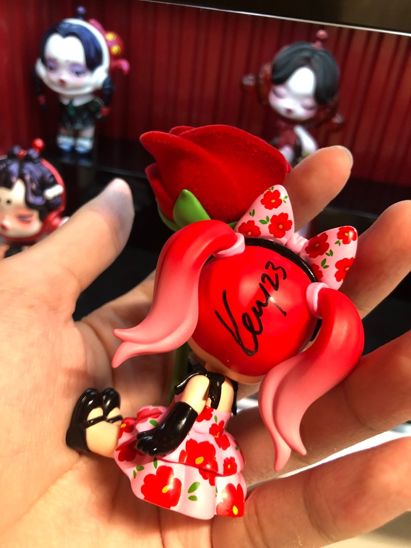wts popmart molly red rose fiery heart SIGNED by kenny, Hobbies & Toys ...