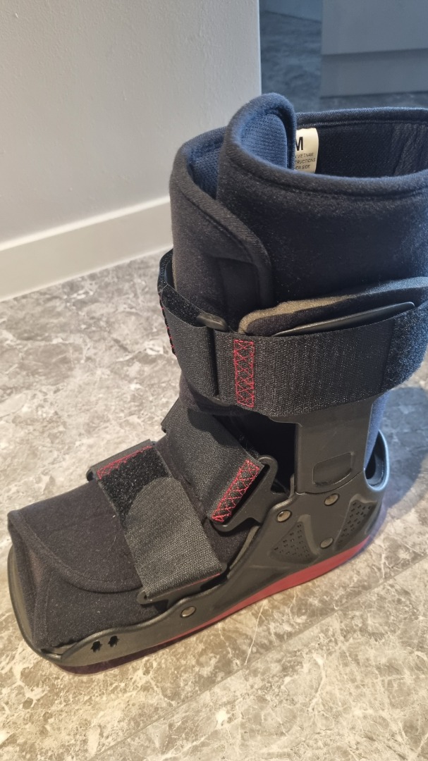 XcelTrax Air Ankle Walker Boot , Health & Nutrition, Assistive ...