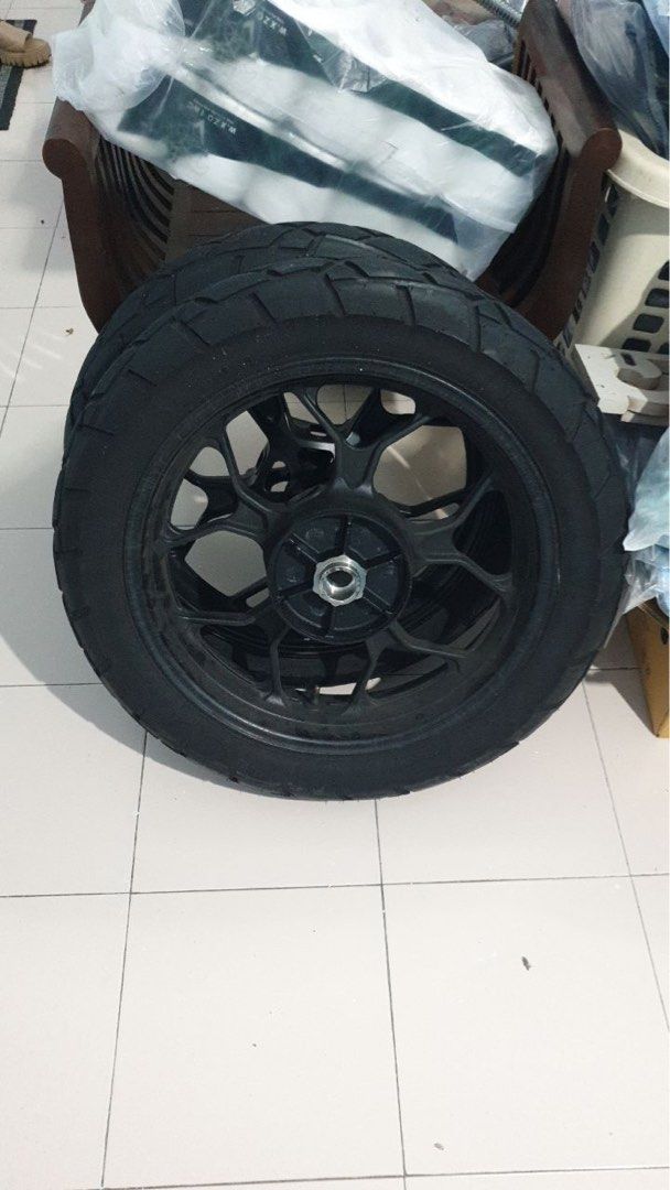 Yamaha XSR 155 original wheel set (IRC tyres & rims), Car Accessories ...