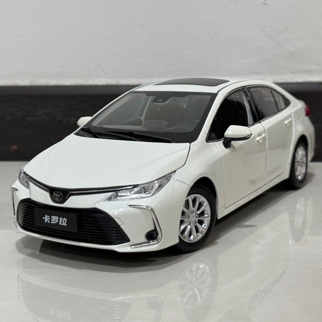 1:18 Toyota Corolla Altis (White), Hobbies & Toys, Toys & Games on ...