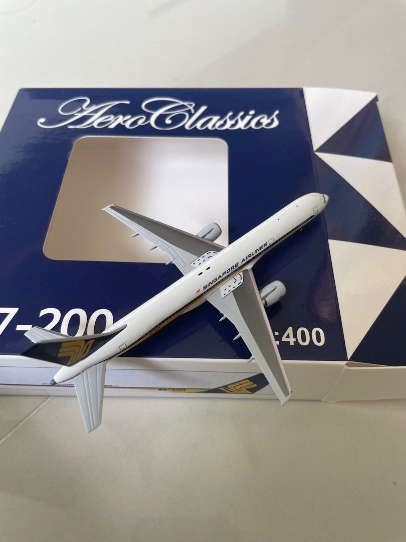 1:400 757 Singapore Airlines, Hobbies & Toys, Memorabilia ...