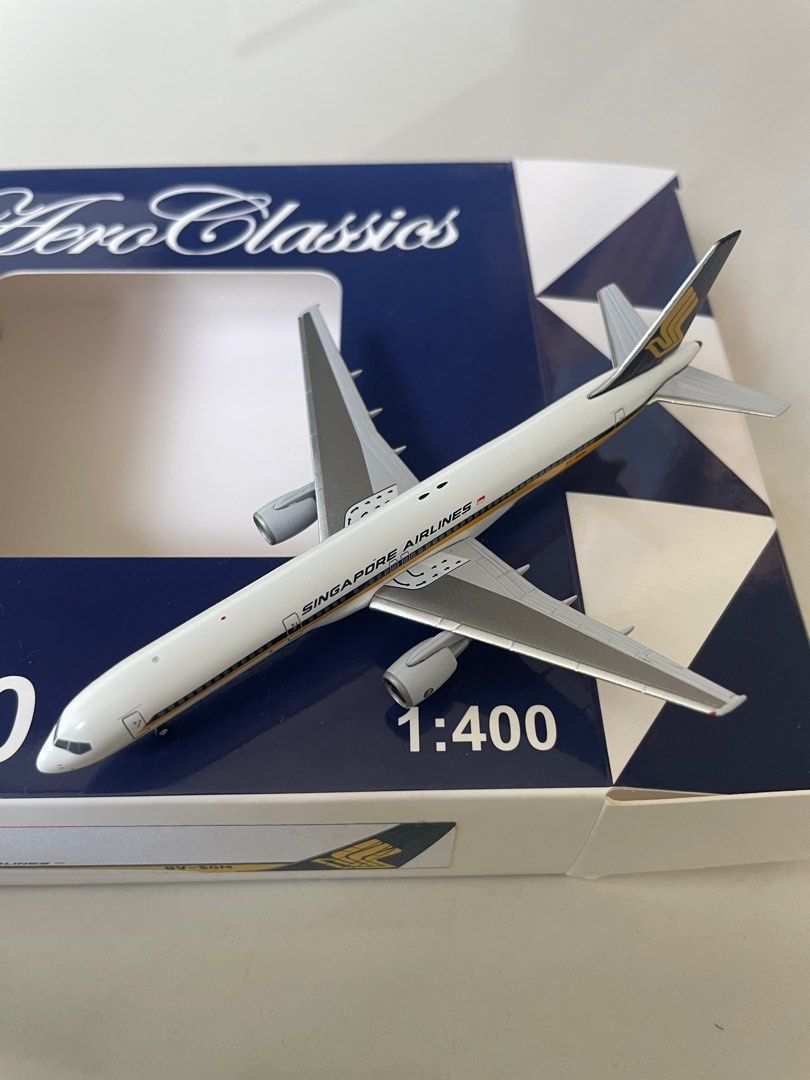 1:400 757 Singapore Airlines, Hobbies & Toys, Memorabilia ...