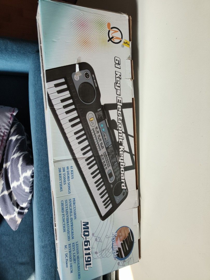 61 keys electronic keyboard, Hobbies & Toys, Music & Media, Musical ...