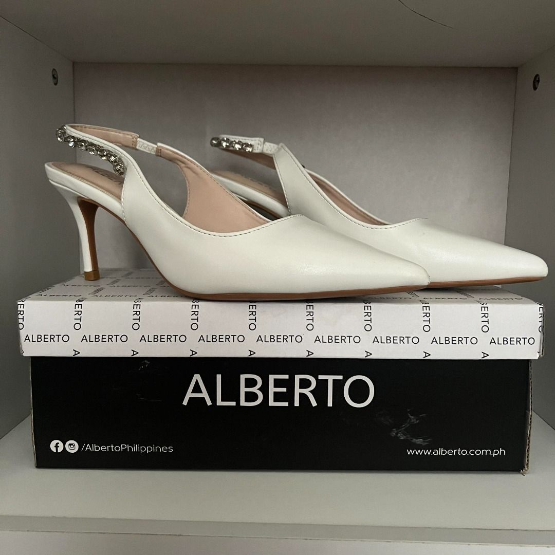 Alberto White Pumps, Women's Fashion, Footwear, Heels on Carousell