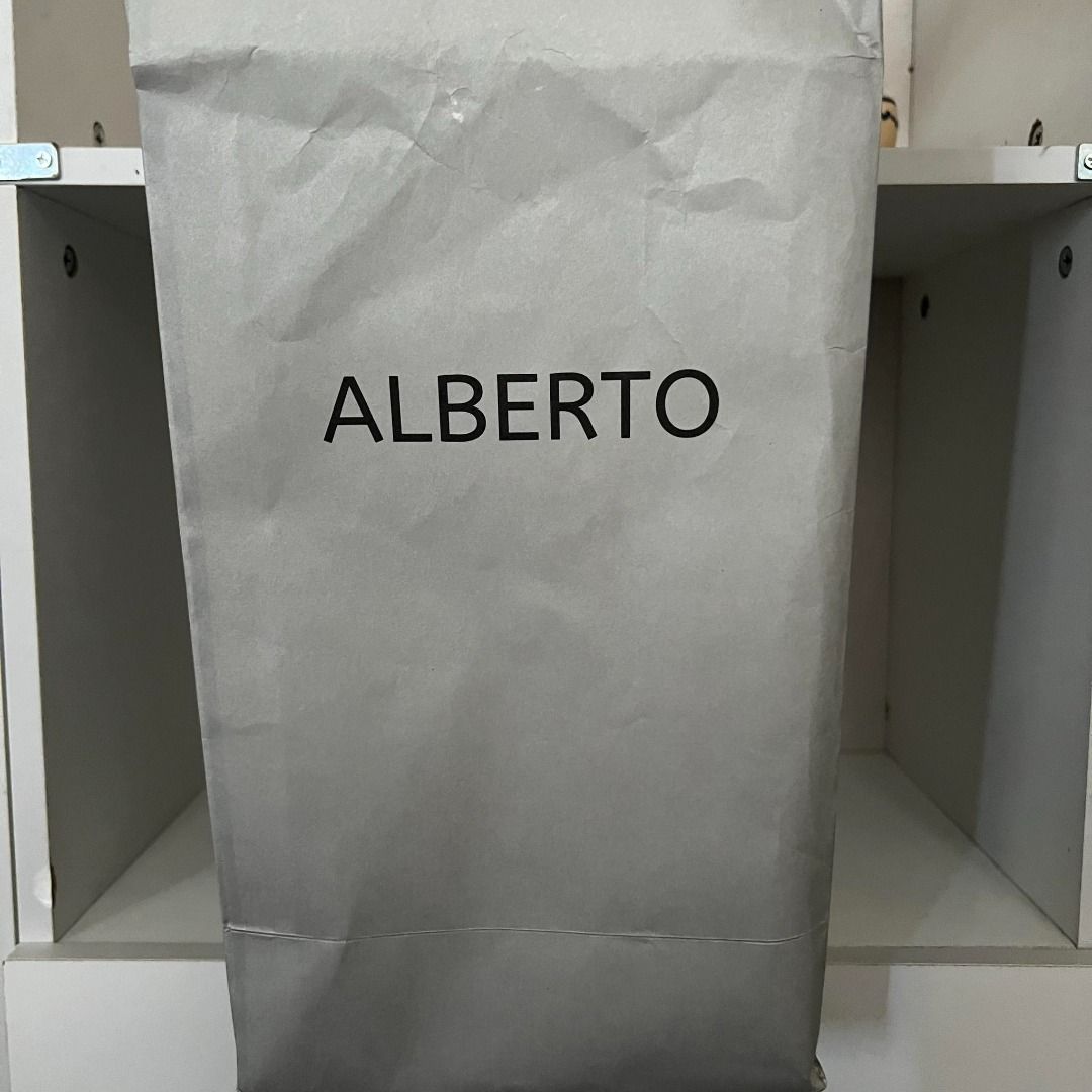 Alberto White Pumps, Women's Fashion, Footwear, Heels on Carousell