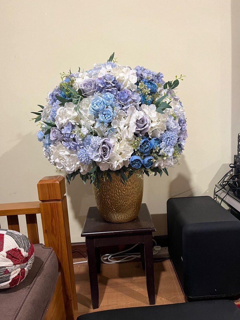 Big and blue ~ beautiful flower arrangement with golden color pot ...