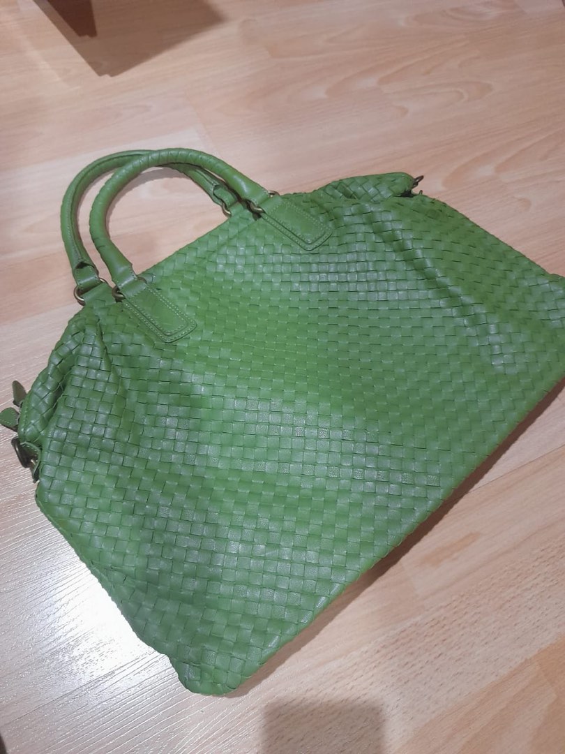 Bottega Veneta green, Barang Mewah, Tas & Dompet di Carousell