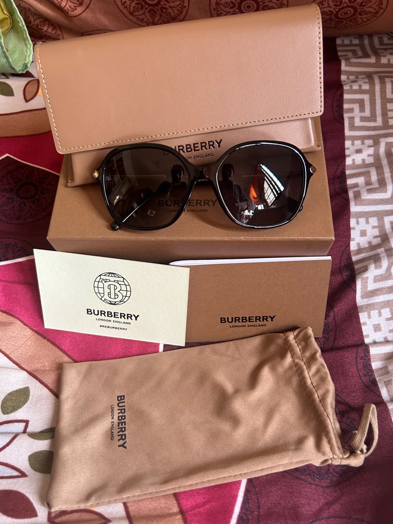 Burberry Polarized shades, Women's Fashion, Watches & Accessories ...