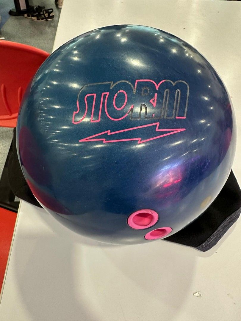 Fate bowling ball, Sports Equipment, Sports & Games, Billiards ...
