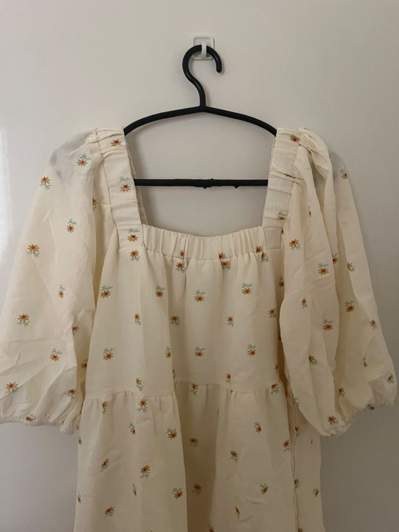 Flowy dress, Women's Fashion, Dresses & Sets, Dresses on Carousell