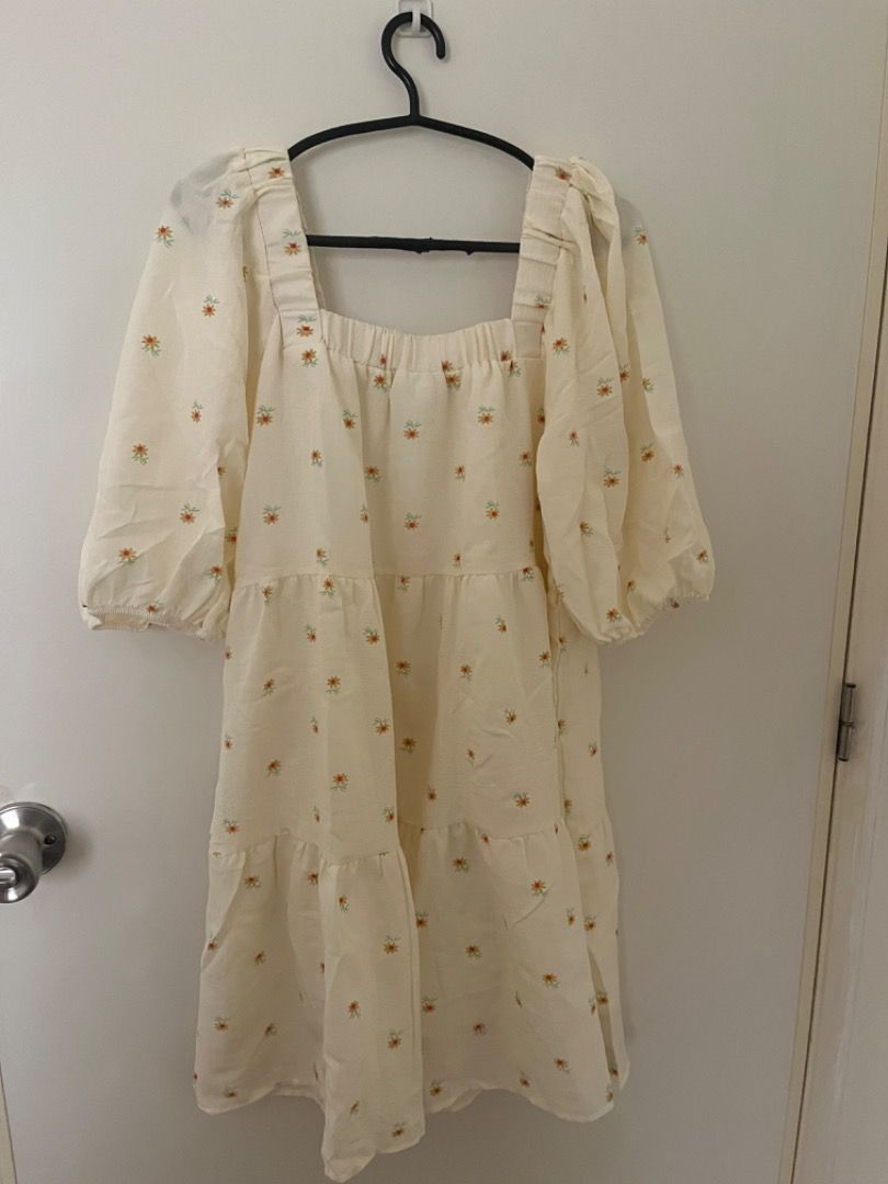 Flowy dress, Women's Fashion, Dresses & Sets, Dresses on Carousell