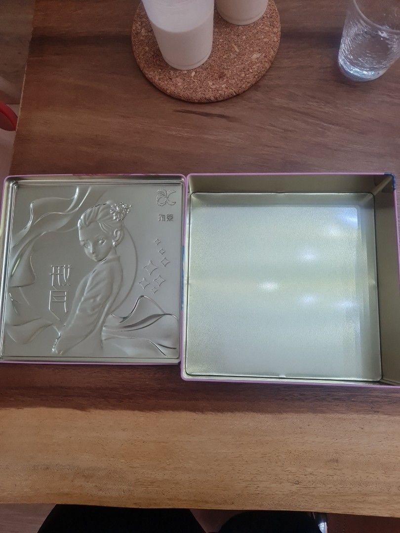 Free mooncake metal box, Men's Fashion, Watches & Accessories ...