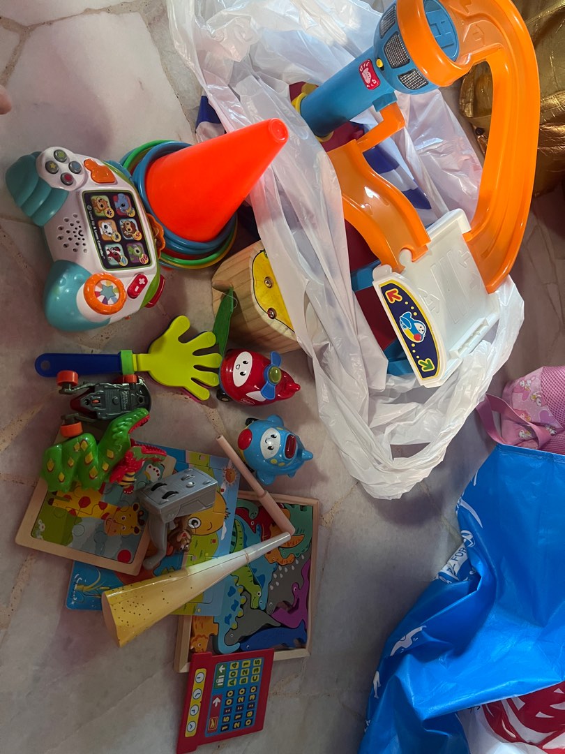 Free toys, Hobbies & Toys, Toys & Games on Carousell