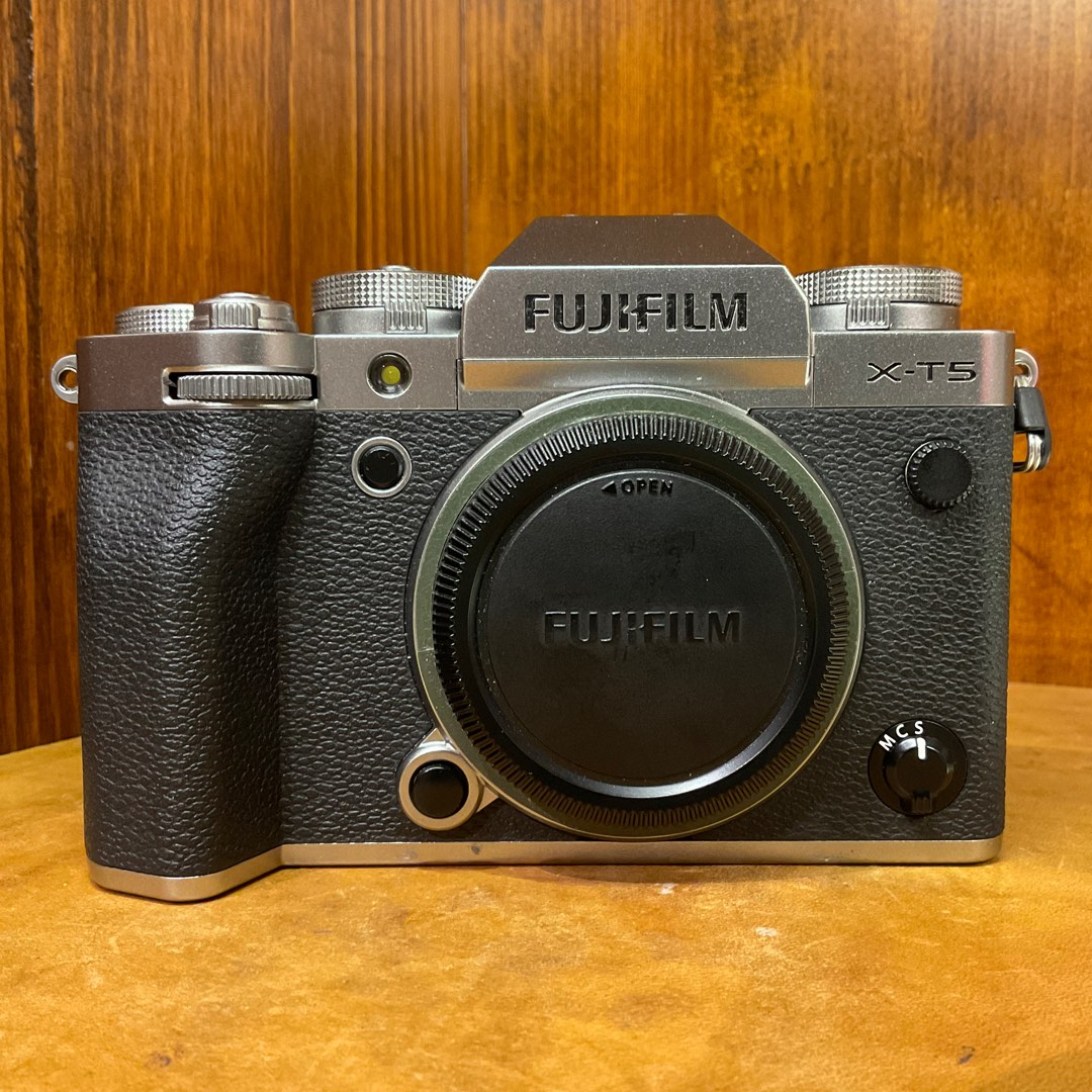 Fujifilm X-T5 w/box (2D022957) J23, Photography, Cameras on Carousell
