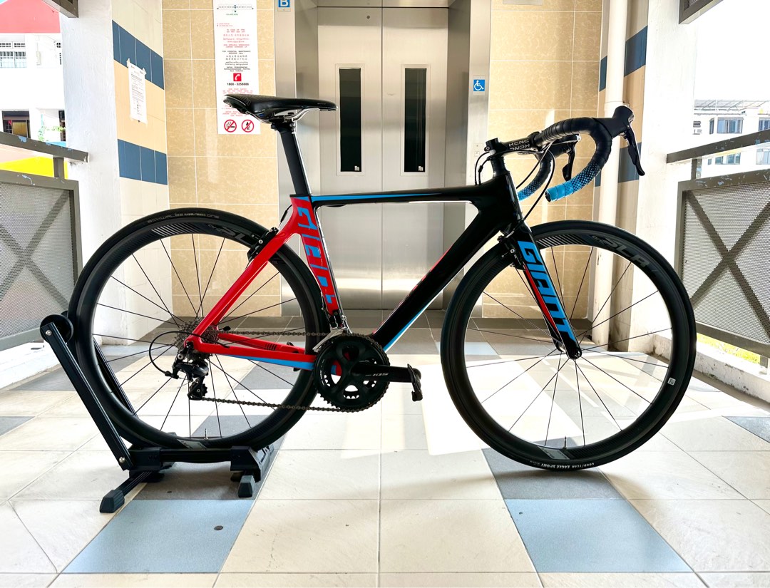 Giant Propel Advanced 2 full carbon aero road bike with carbon wheelset ...