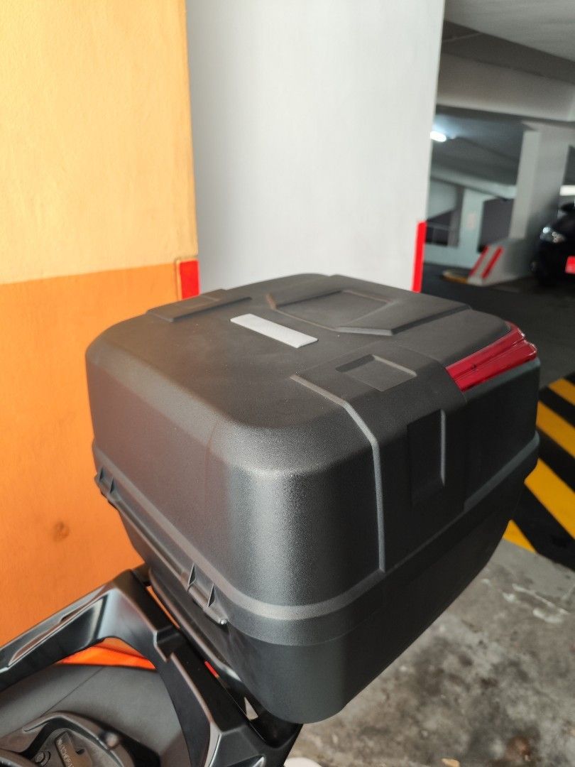 Givi 33L Top Box B33NM ATLAS, Motorcycles, Motorcycle Accessories on Carousell
