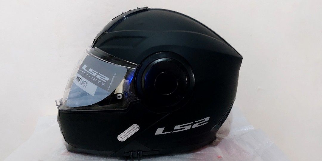 Ls2 modular scope Helmet matte black., Motorbikes, Motorbike Parts ...
