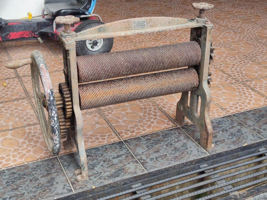 Mesin Getah Antik 081023, Hobbies & Toys, Collectibles & Memorabilia ...