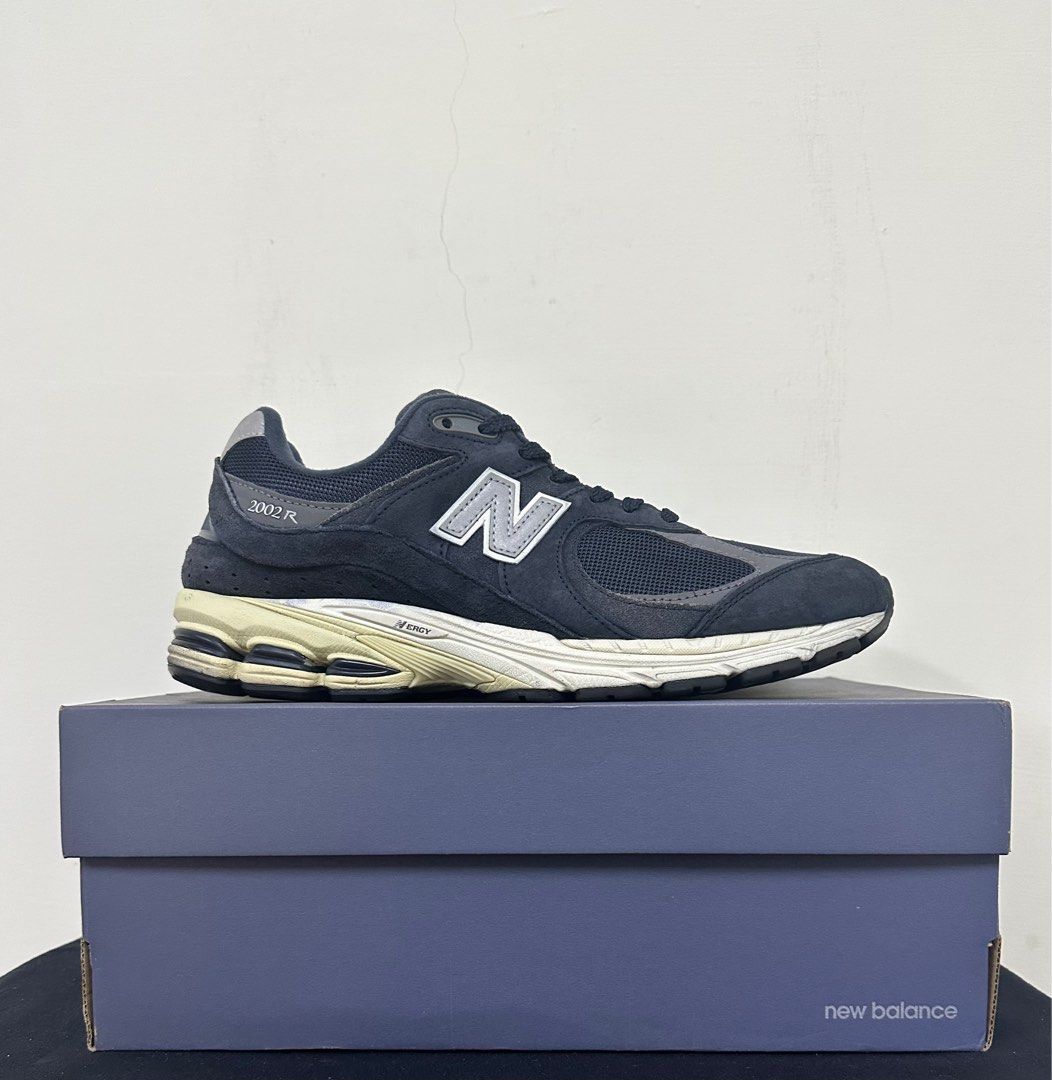 NEW BALANCE M2002RCA, 他的時尚, 鞋類, 運動鞋、球鞋在旋轉拍賣