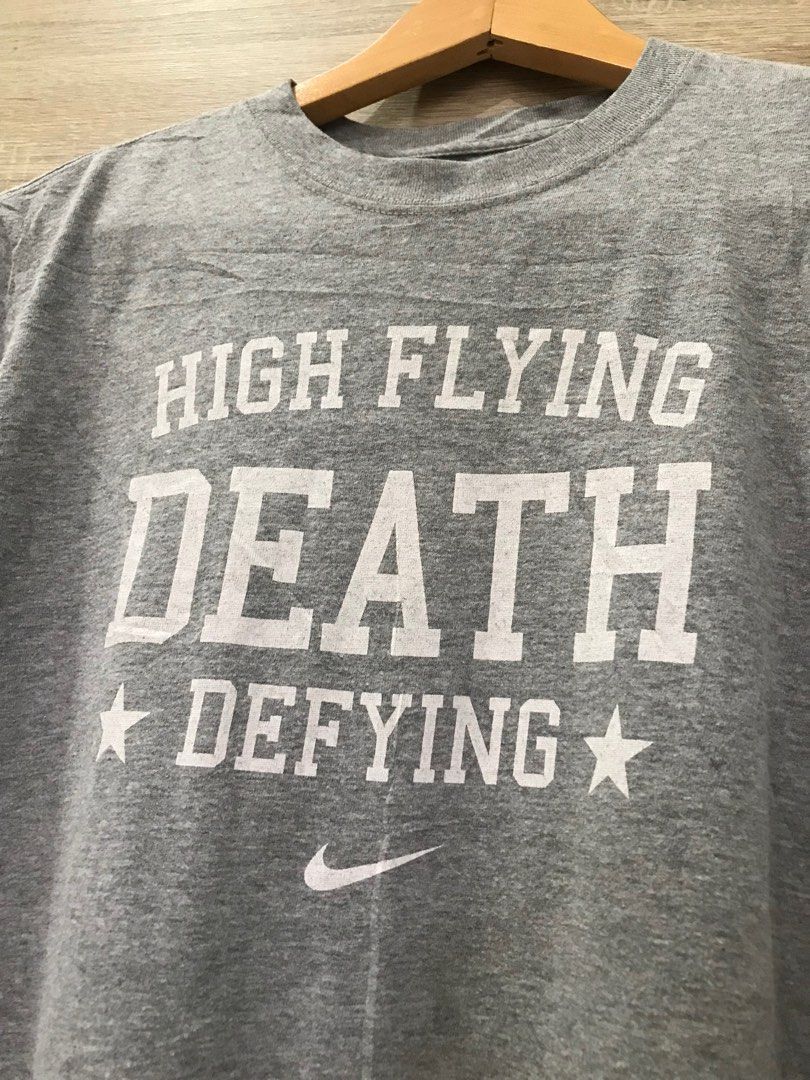 NIKE HIGH FLYING DEATH DEFYING SWOOSH LOGO T SHIRT KAOS NIKE NOT BIG ...