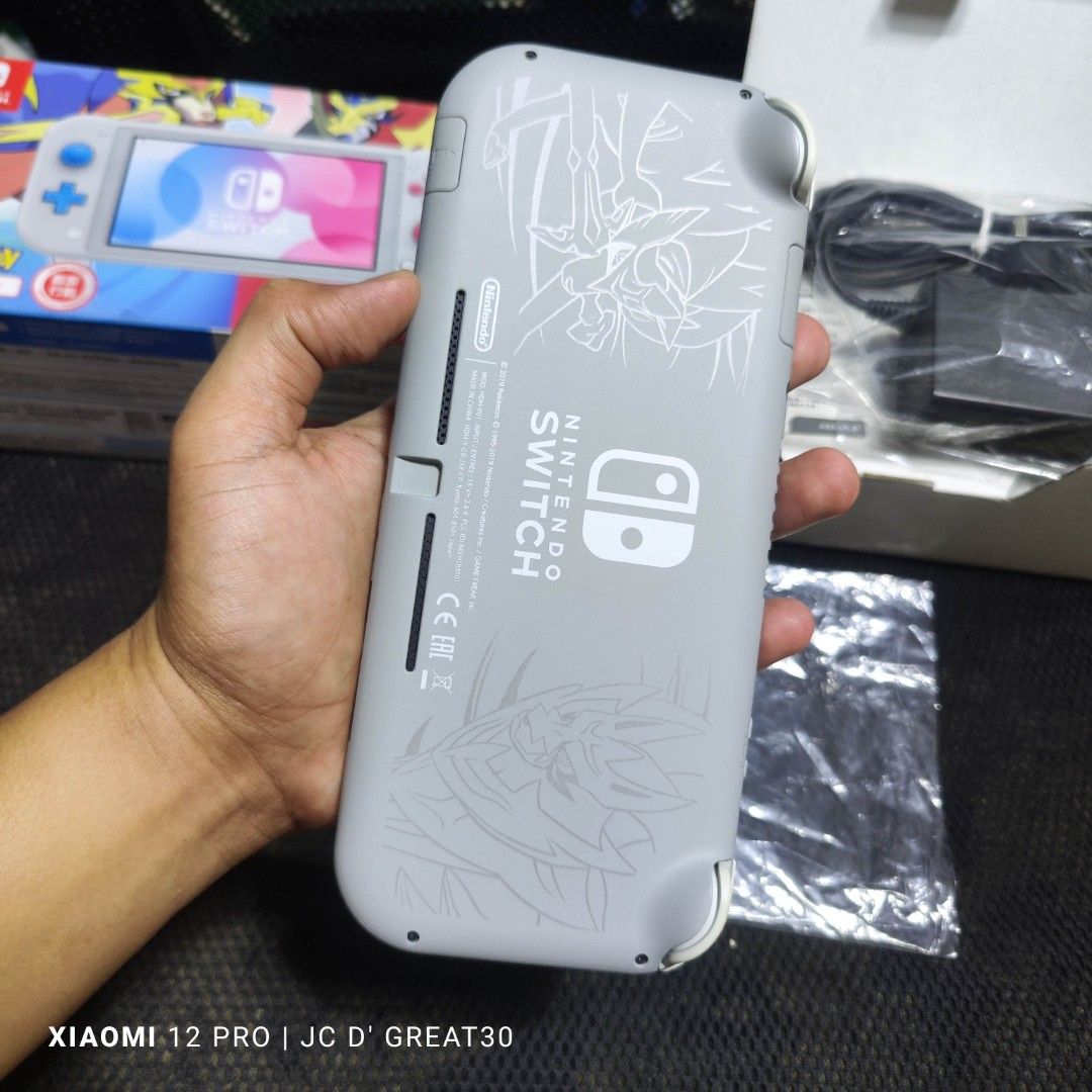 Nintendo Switch Lite Zacian and Zamazenta Edition Complete, Video ...