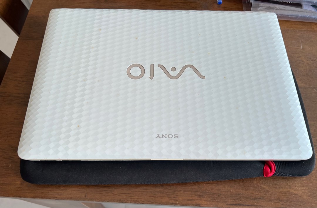 Original Sony Vaio laptop with Windows 7 home basic, without charger ...