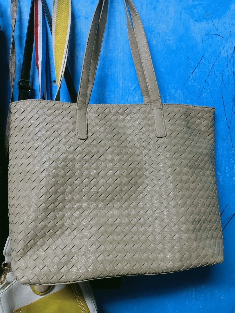 Peridot banig bag, Women's Fashion, Bags & Wallets, Shoulder Bags on ...