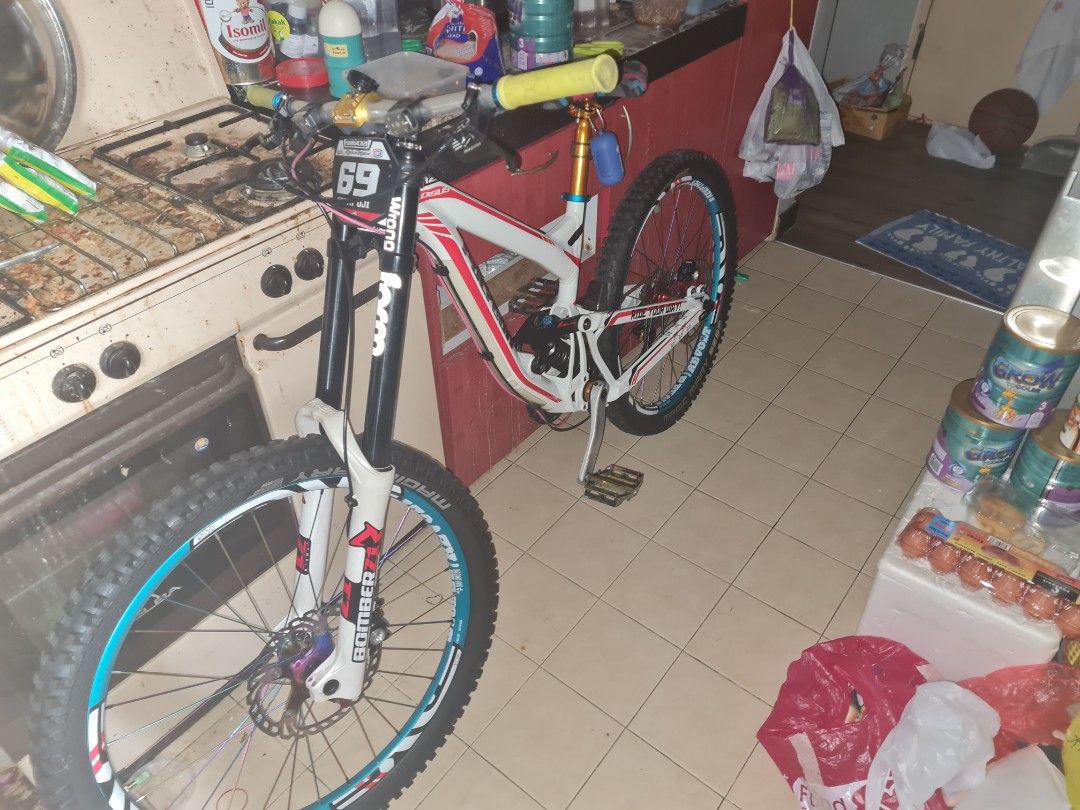 Polygon Collosus DH2.0, Sports Equipment, Bicycles & Parts, Bicycles on ...