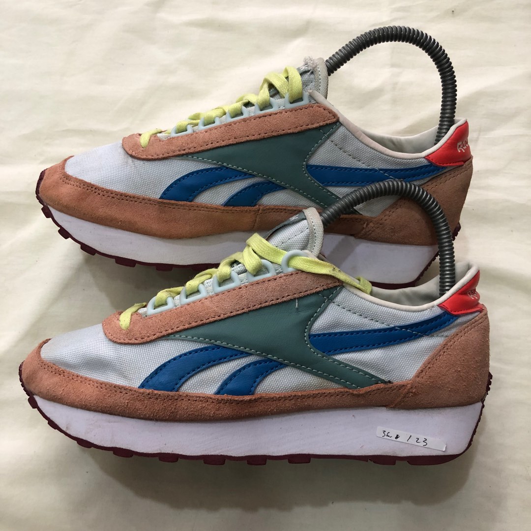 Reebok Aztec, Fesyen Pria, Sepatu , Sneakers di Carousell