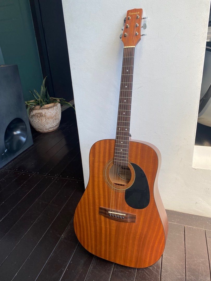 Samick guitar, Hobbies & Toys, Music & Media, Musical Instruments on Carousell