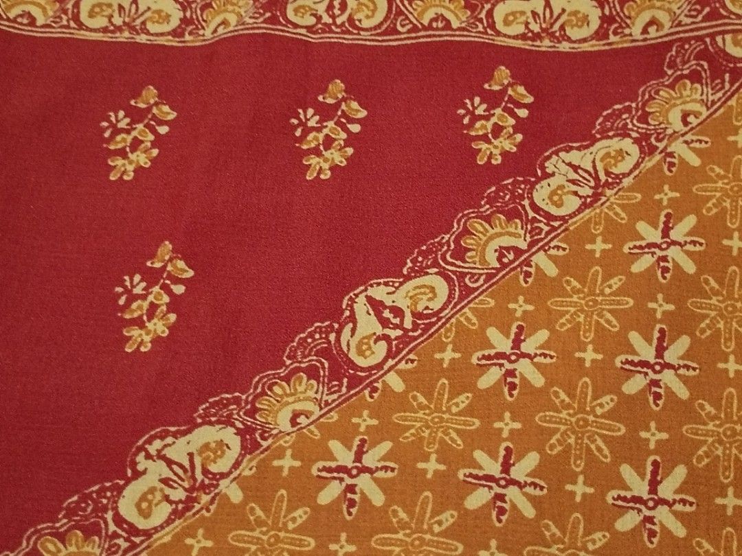 scarf kain hijab motif batik merah, Fesyen Wanita, Muslim Fashion, Syal ...