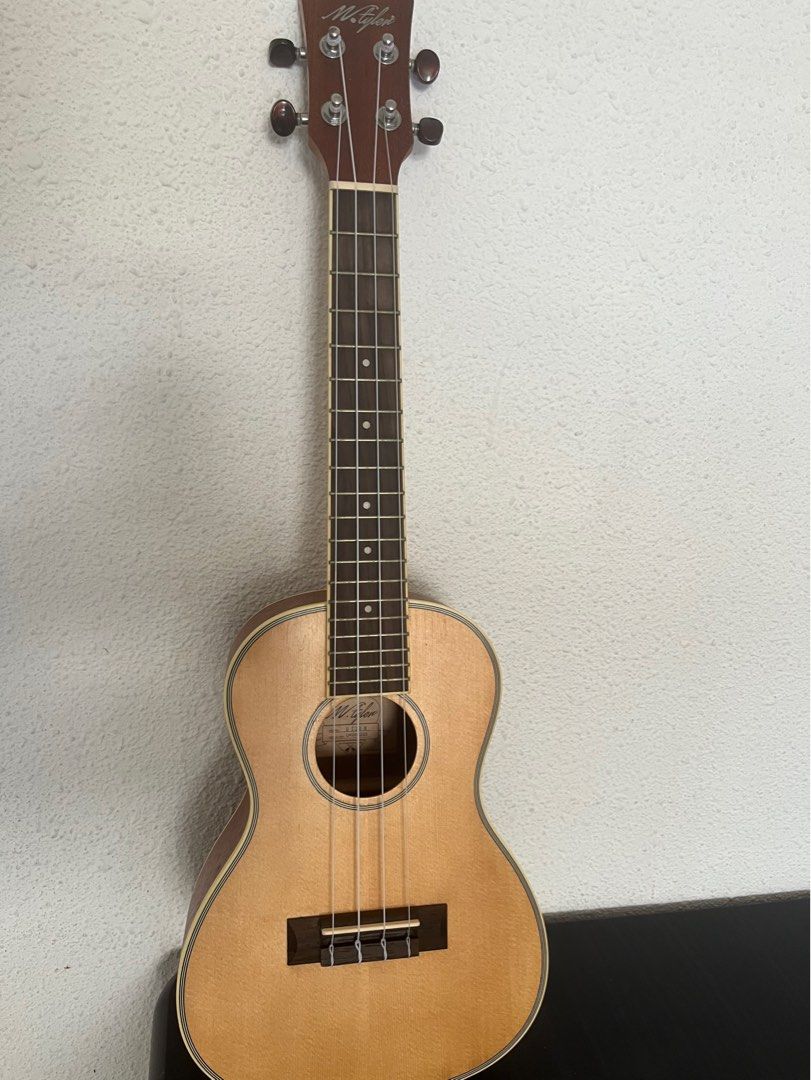 Ukulele, Hobbies & Toys, Music & Media, Musical Instruments on Carousell