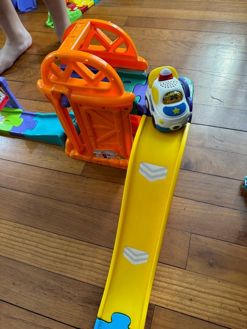 Vtech RC Raceway playset (remote control police car sold separately ...