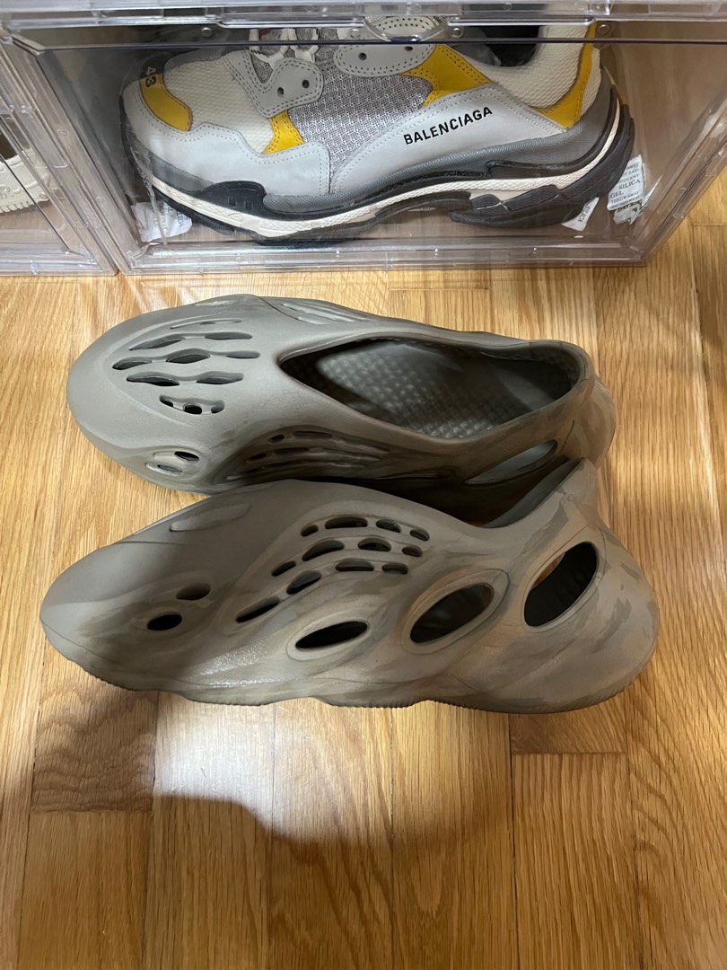 Yeezy Foam Runner stone sage, Men's Fashion, Footwear, Sneakers on ...