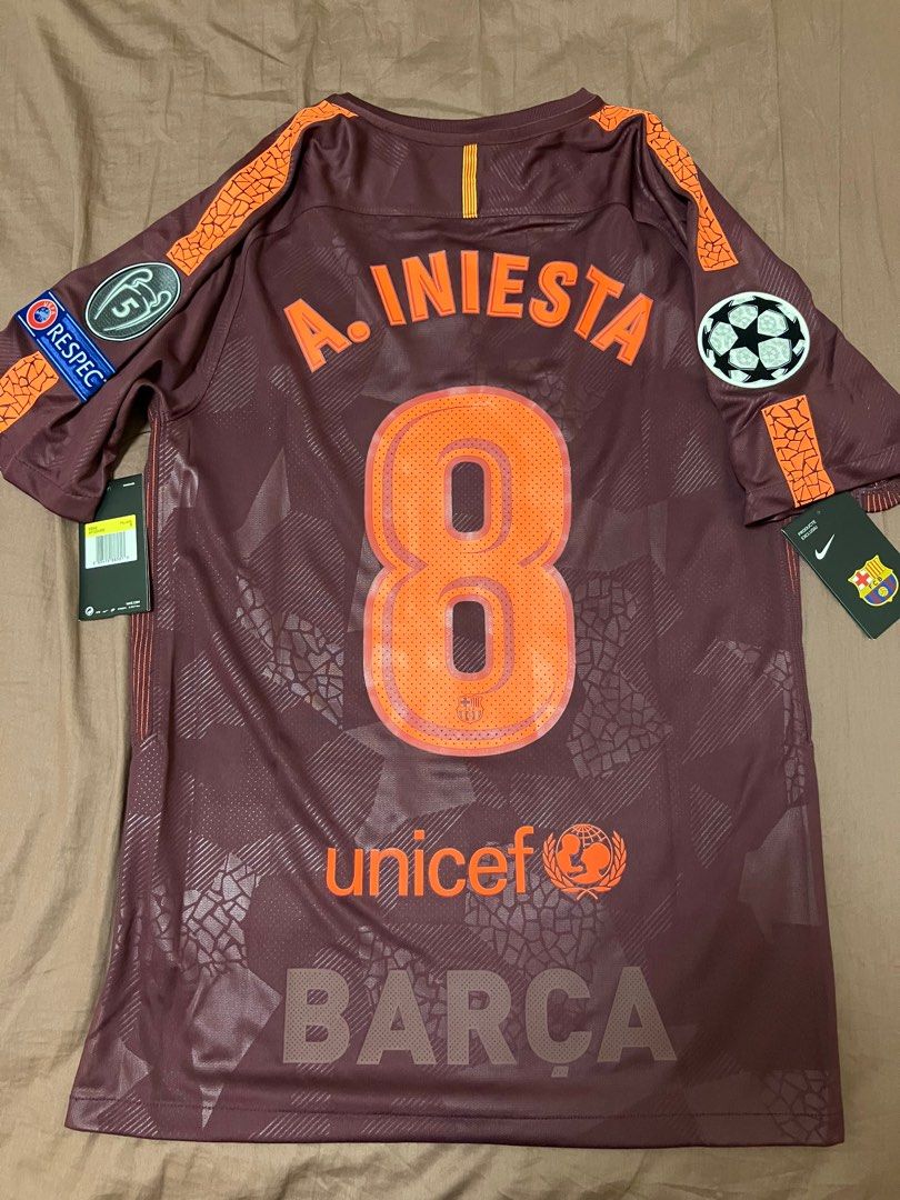巴塞隆拿 17/18 二客 球迷版 細碼 全新連牌 A. Iniesta印字, 男裝, 運動服裝 - Carousell