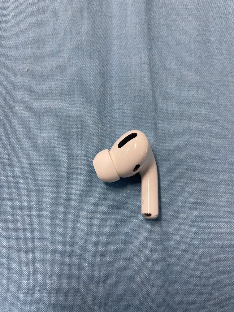 airpods pro gen 1 right side only, Audio, Earphones on Carousell