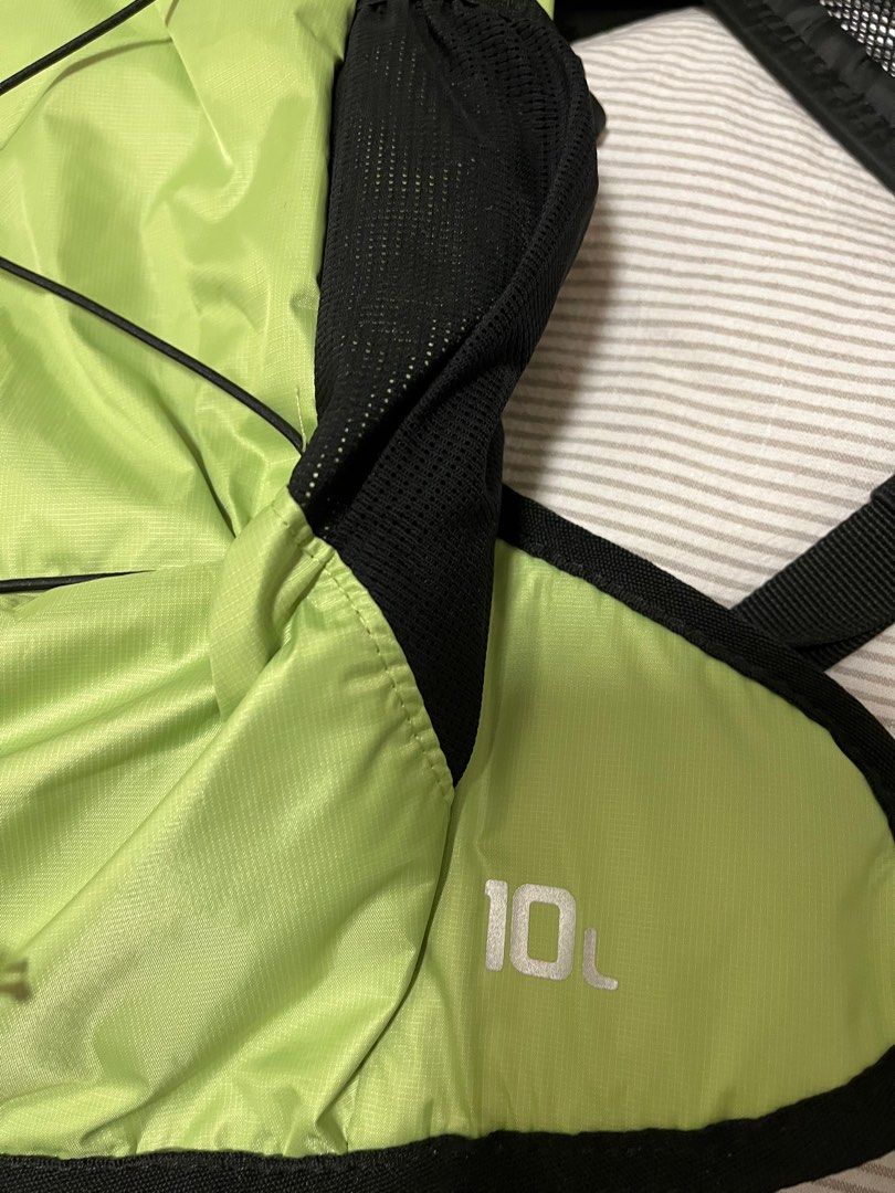 ASICS hiking running backpack 10L, 運動產品, 行山及露營 - Carousell