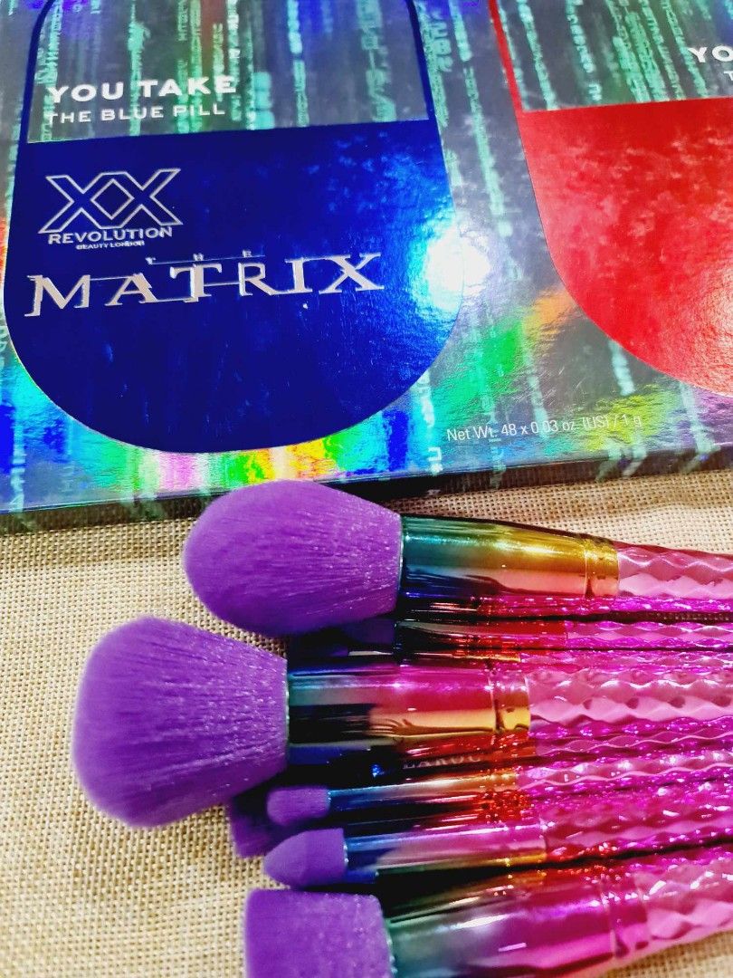 Big Make Up Revolution Matrix Palette and Laroc Brush Set, Beauty ...