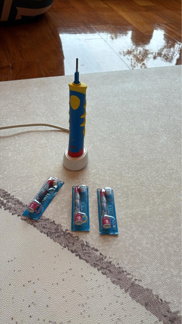 Braun Oral-b kids Mickey Mouse toothbrush and 3 Elsa replacement ...