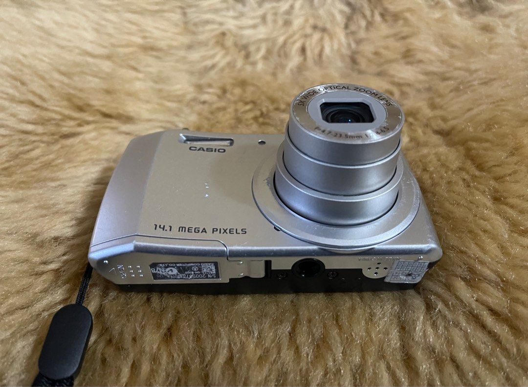Casio QV-R200 Digital Camera, Photography, Cameras on Carousell