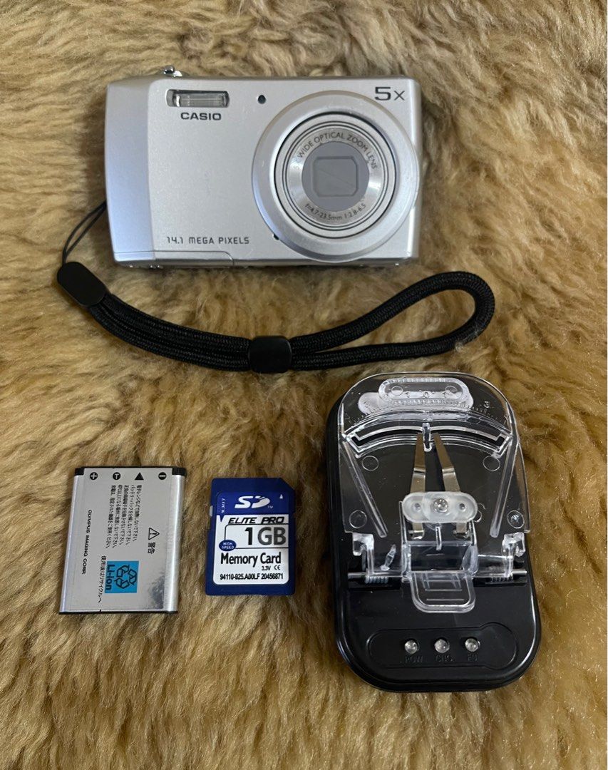 Casio QV-R200 Digital Camera, Photography, Cameras on Carousell