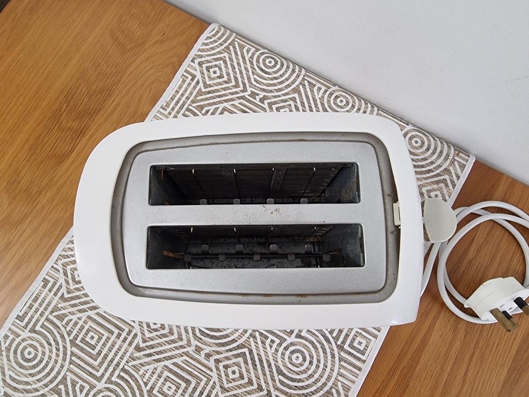 Cornell 2 slice pop up Toaster, TV & Home Appliances, Kitchen ...