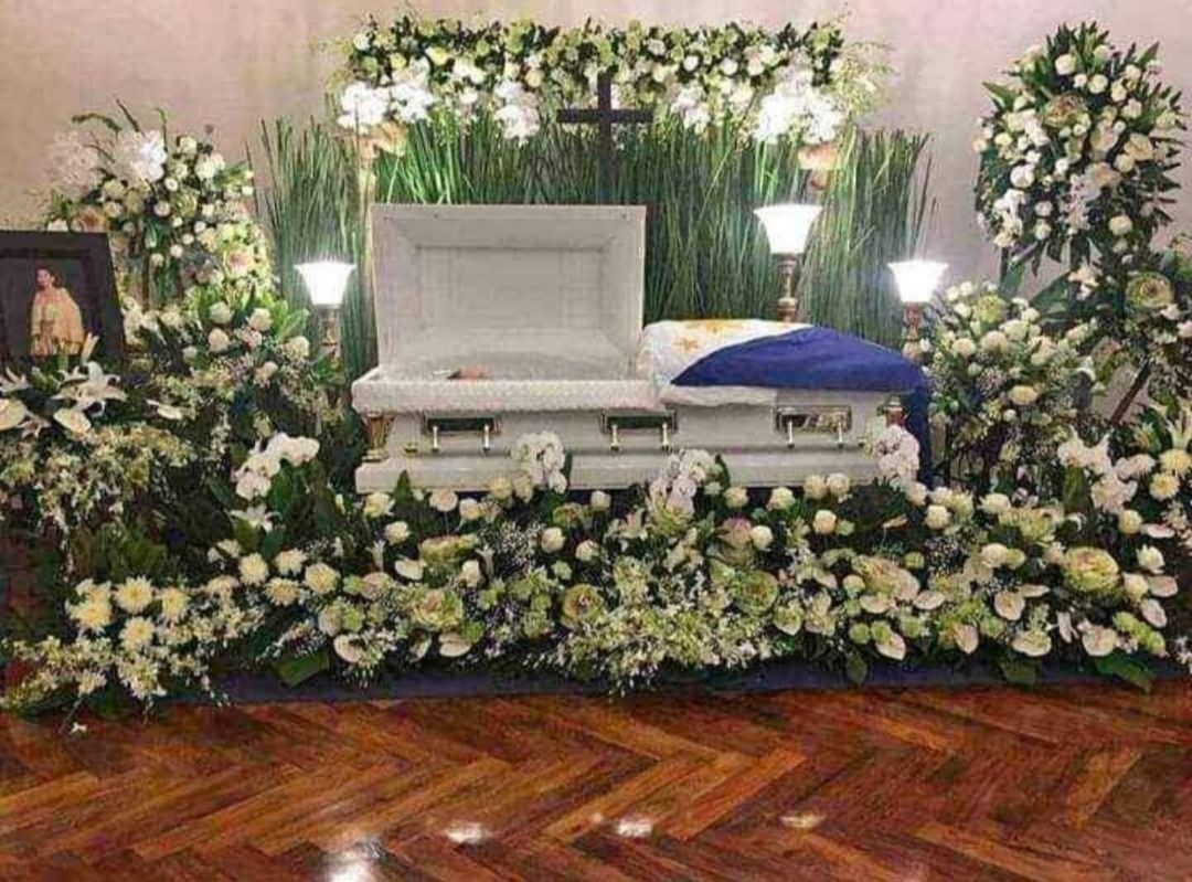 FUNERAL FLOWER SET UP GARDEN, Hobbies & Toys, Stationary & Craft ...