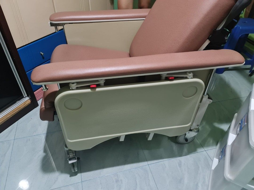 GERIATRICS CHAIR RECLINER, Health & Nutrition, Assistive & Rehabilatory ...
