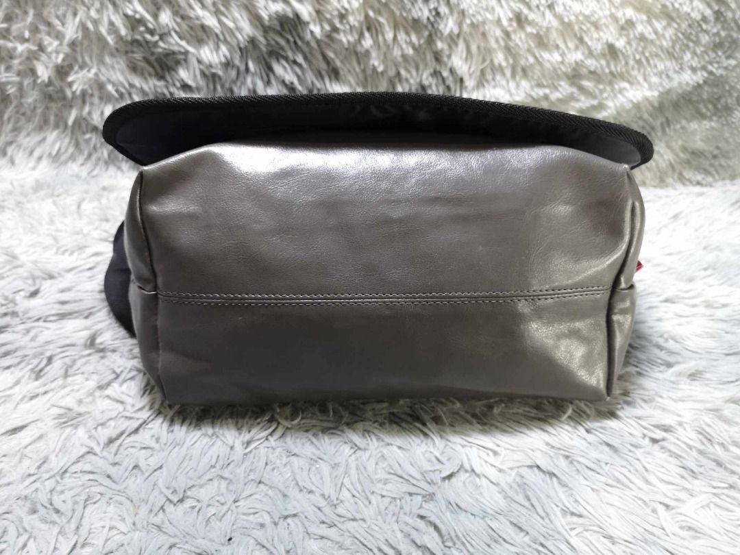 Hanes Black Leather Zipper Crossbody Bag, Men's Fashion, Bags, Sling ...