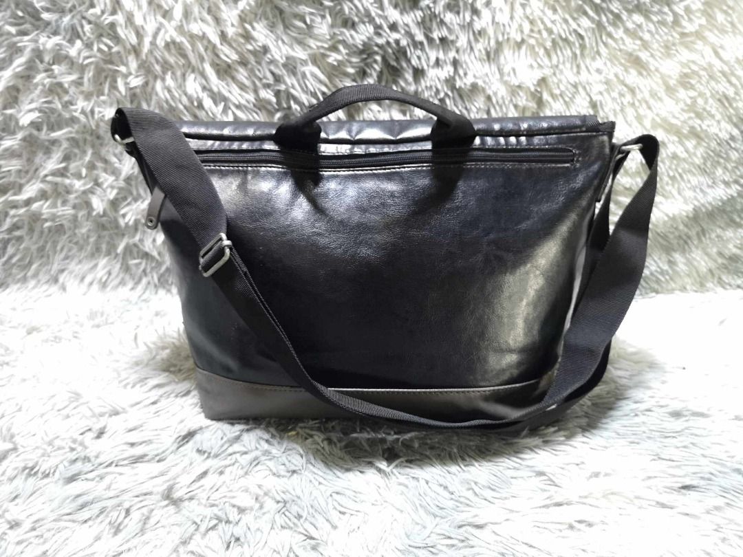 Hanes Black Leather Zipper Crossbody Bag, Men's Fashion, Bags, Sling ...
